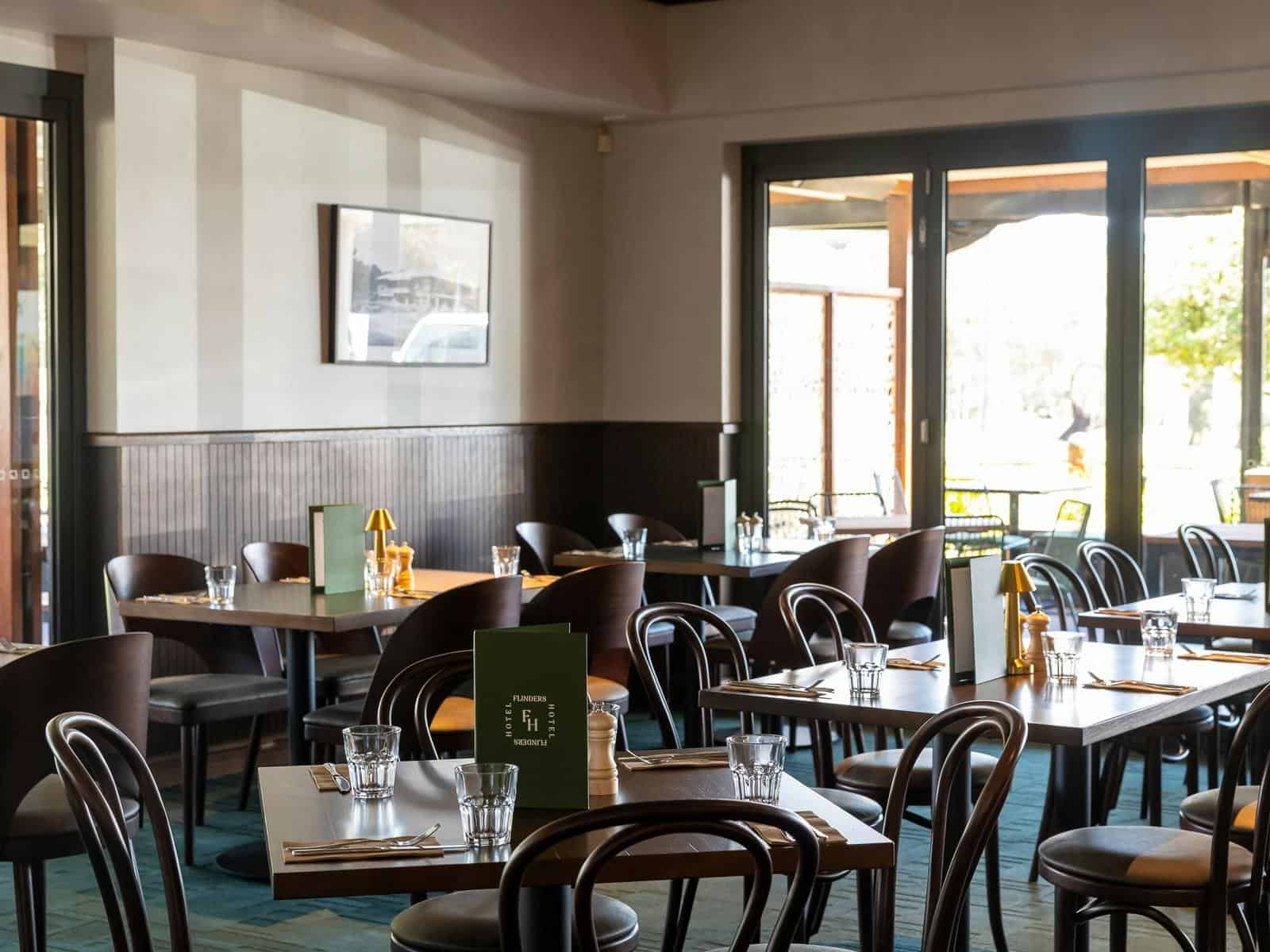 Flinders Hotel - Lets Go Victoria